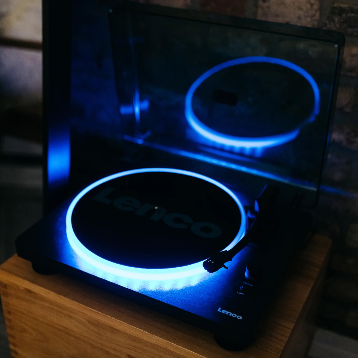 Lenco LS-50LED Turntable with PC Encoding, Speakers and LED Lights ...