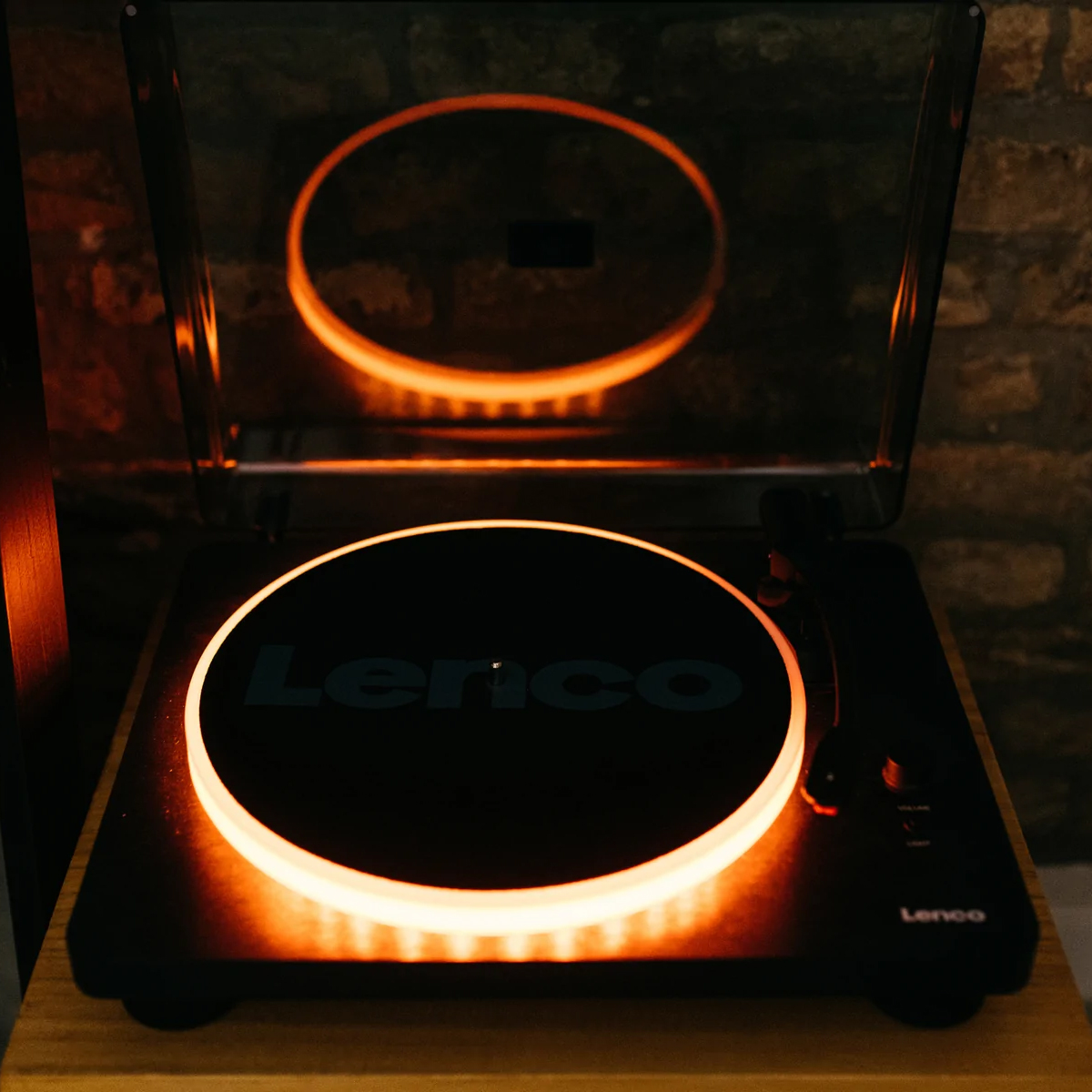 Lenco LS-50LED Turntable with PC Encoding, Speakers and LED Lights ...