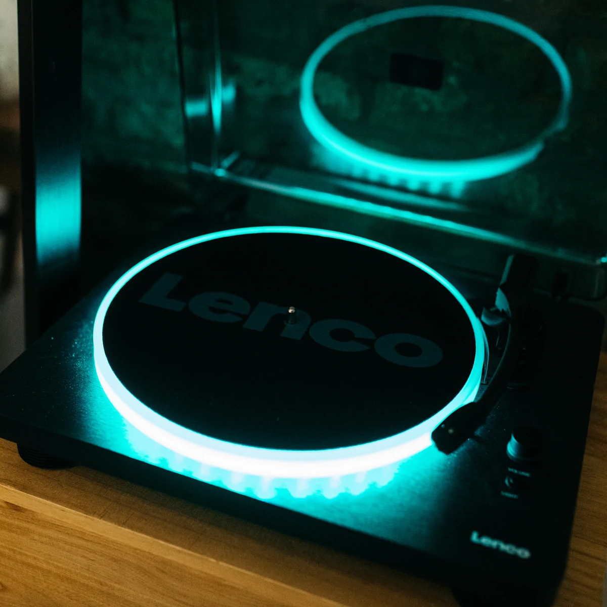 Lenco LS-50LED Turntable with PC Encoding, Speakers and LED Lights ...