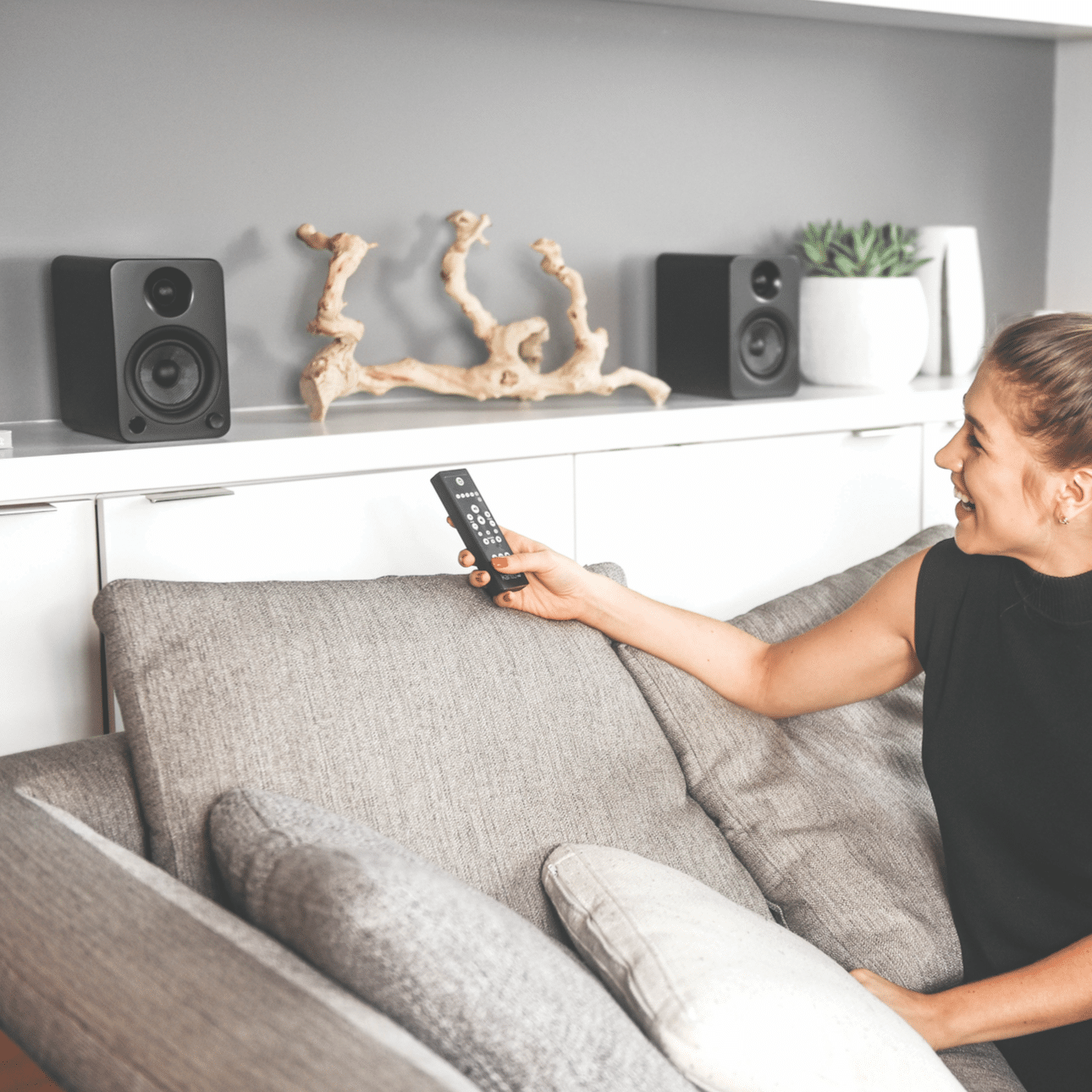 Kanto YU4 140W Powered Bookshelf Speakers with Bluetooth® and Phono ...