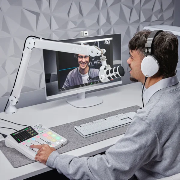 RODE Solo Podcast Kit - Pacific Hi Fi