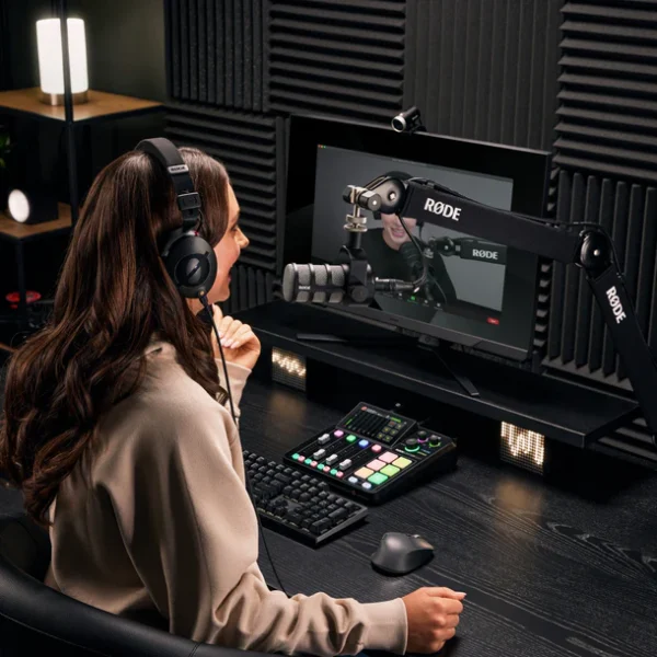 RODE Solo Podcast Kit - Pacific Hi Fi